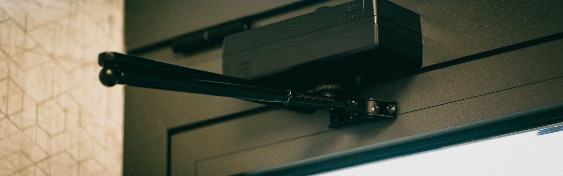 Choosing A Commercial Door Closer - Guardian Safe & Lock LLC